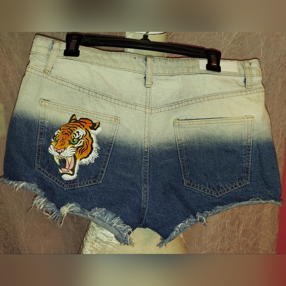 AKIRA | Jeans | Womans Tiger Face Jean Shorts From Akira In Size Xl ...